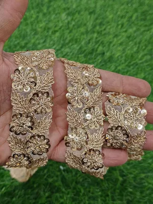 lace border spotlight