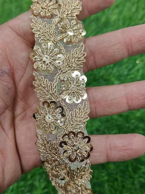 lace border spotlight