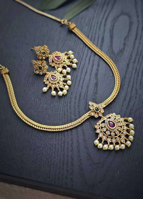 BINNI Binnis Wardrobe Avira Gold-Toned Leaf Pendant Necklace Set with ...