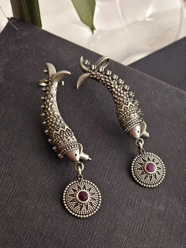 BINNI Binnis Wardrobe Silver-Plated Inverted Fish Earcuff Price in ...