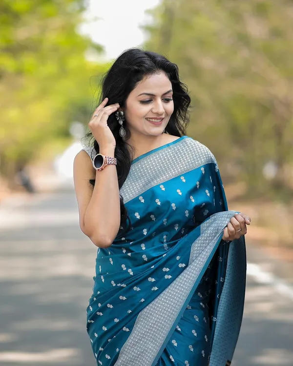 RADHI FASHION Banarasi Semi-Silk Saree with Unstiched Blouse Piece Price in India - Buy RADHI ...